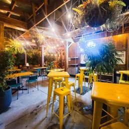 MOTT ST - Updated October 2025 - 2160 Photos & 1124 Reviews - 1401 N ...