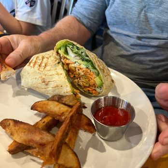 12 SOUTH TAPROOM & GRILL - Updated December 2025 - 212 Photos & 402 ...