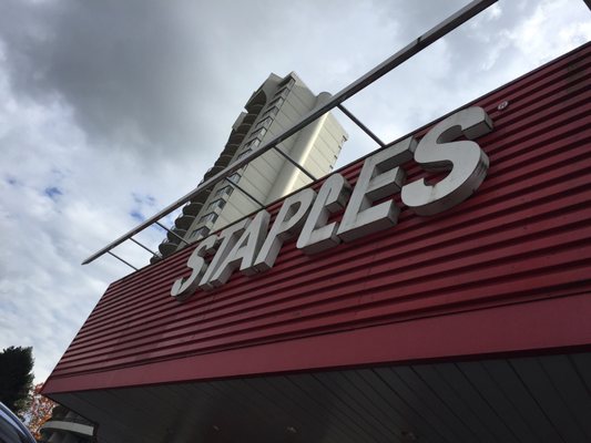 STAPLES CAPILANO - Updated December 2025 - 24 Reviews - 1999 Marine ...