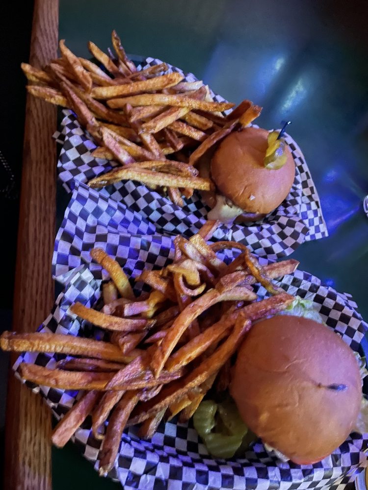 SHAMROCKS GRILL AND PUB - Updated March 2025 - 195 Photos & 332 Reviews ...