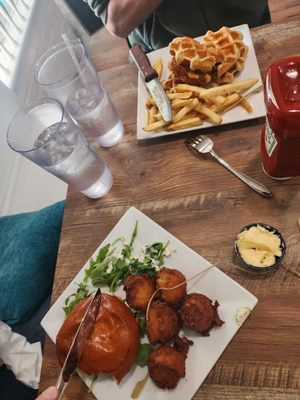 THE DEEP - Updated May 2025 - 21 Photos & 14 Reviews - 5 E Queens Wy E ...