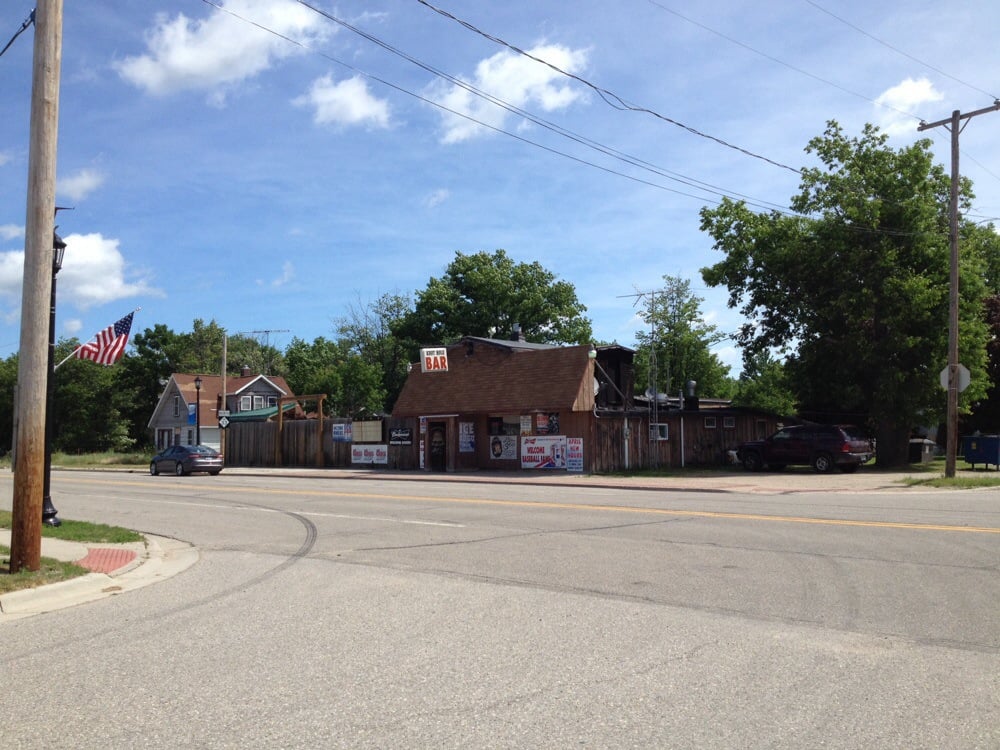 KNOT HOLE BAR - Updated December 2025 - 20 Reviews - 4262 N Abbe Rd ...