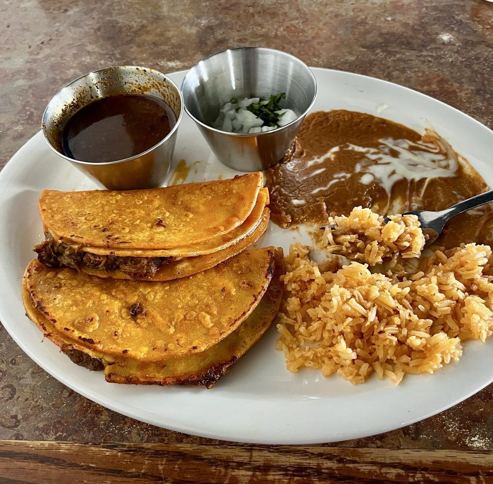 MI PLACITA - Updated July 2025 - 340 NW 5th St, Redmond, Oregon ...