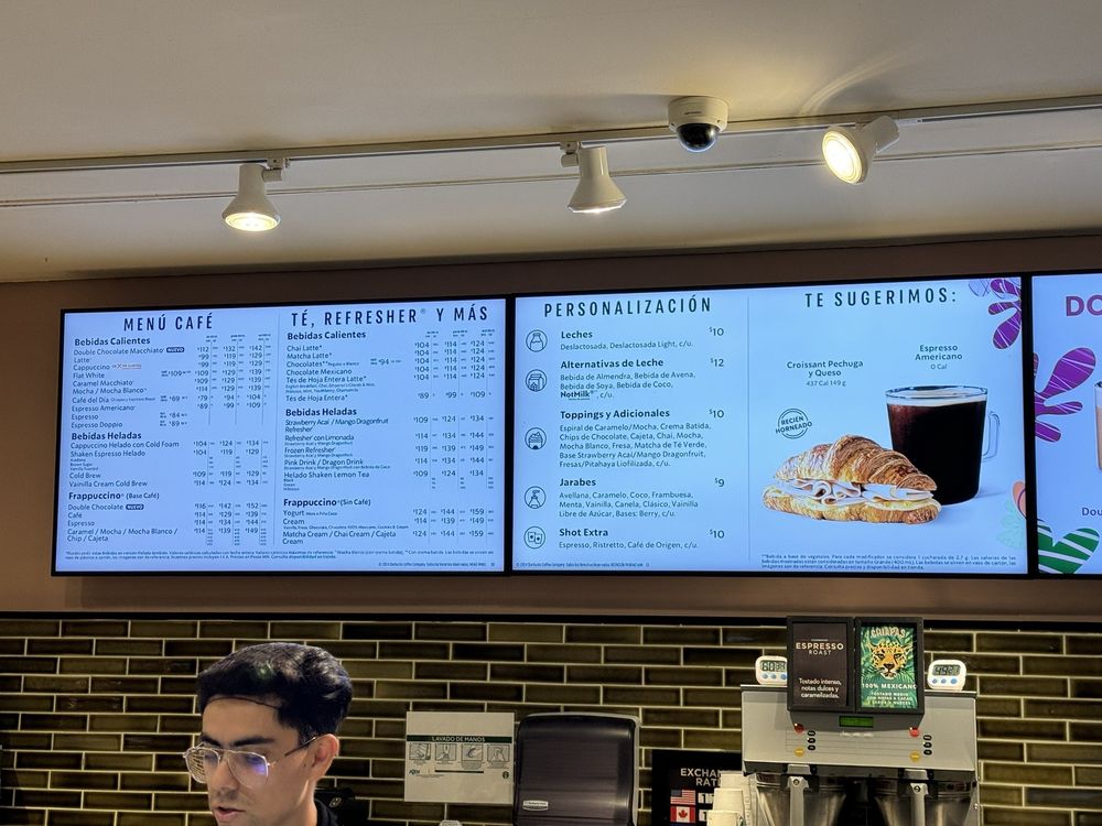 STARBUCKS COFFEE - GATE C4 - Updated April 2024 - Cancún, Quintana Roo ...