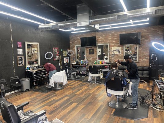 FIRST CLASS BARBERSHOP - Updated December 2025 - 79 Photos & 61 Reviews ...