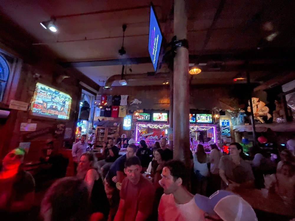WILD BEAVER SALOON - 31 Photos & 81 Reviews - 20 E Maryland St ...