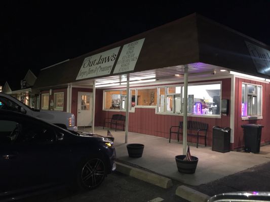 OUTLAW’S BURGER BARN & CREAMERY - 58 Photos & 122 Reviews - Burgers ...