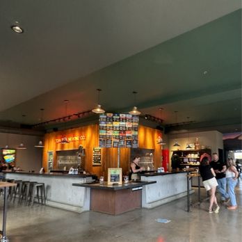 TOPA TOPA BREWING COMPANY - Updated October 2025 - 150 Photos & 71 ...