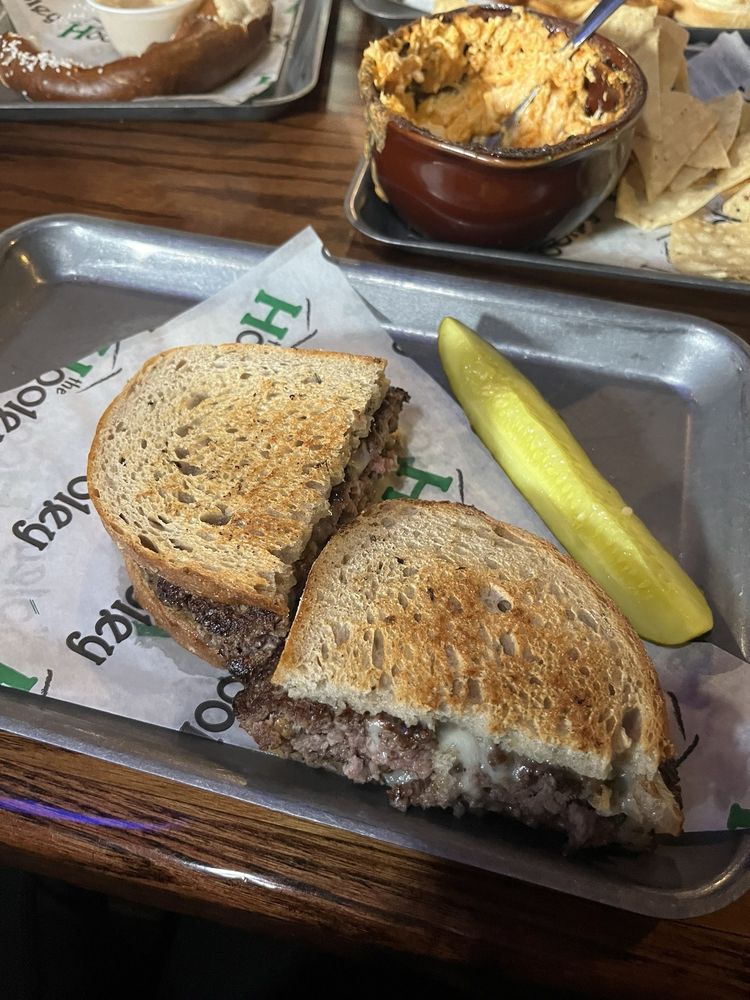 HOOLEY HOUSE SPORTS PUB & GRILLE - Updated October 2025 - 37 Photos ...