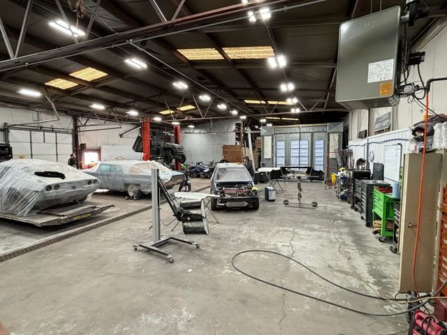 CLIFF’S AUTO BODY - Updated November 2025 - 18 Photos - 50 W 112 Old ...