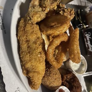 TAILGATORS SPORTS BAR & GRILL - Updated May 2025 - 519 Desiard St ...