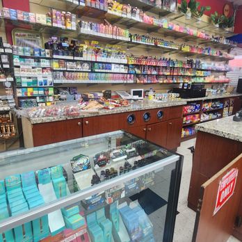 THE HOT CORNER SMOKE SHOP - 58 Photos - 49 NE 2nd Ave, Miami, Florida ...