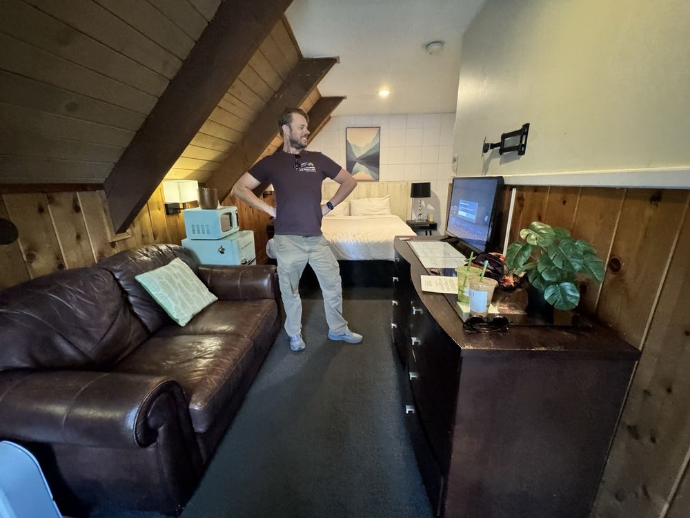 CINNAMON BEAR INN - Updated December 2025 - 136 Photos & 200 Reviews ...