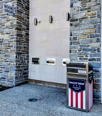 LUDINGTON LIBRARY - Updated July 2025 - 145 Photos & 29 Reviews - 5 S ...