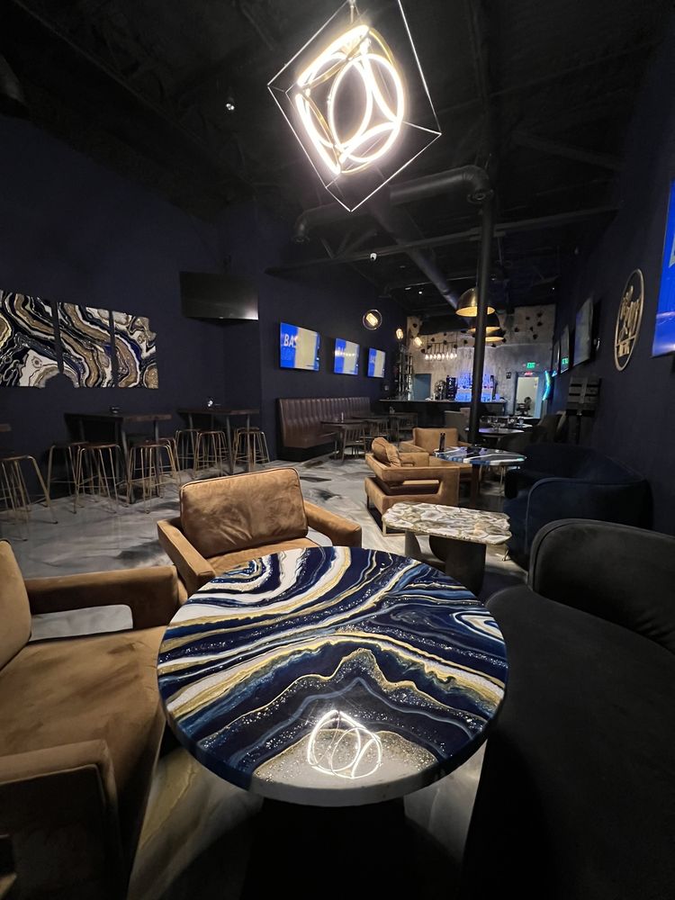 THE LOUNGE AT SIX - Updated October 2025 - 15 Photos & 15 Reviews ...