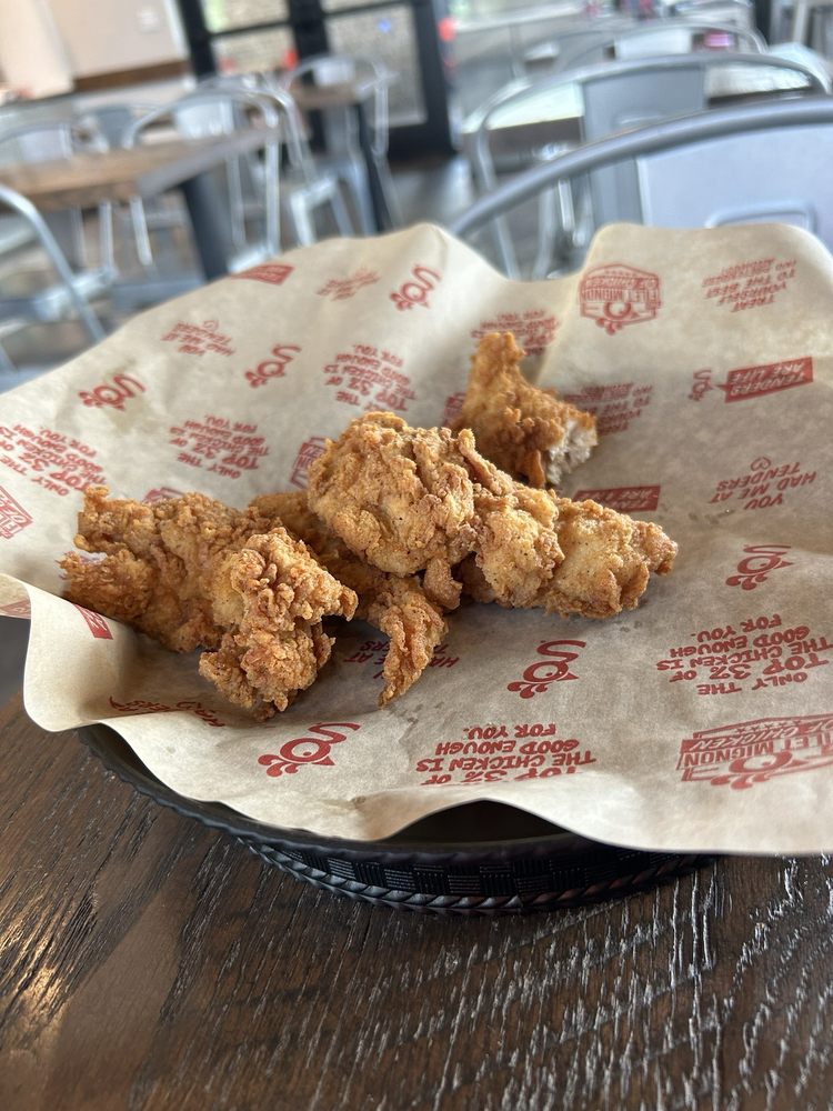 HUEY MAGOO’S CHICKEN TENDERS - Updated October 2025 - 24 Photos & 33 ...
