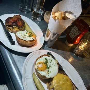 AU CHEVAL - Bar in Chicago, Illinois at 800 W Randolph St - 9023 Photos ...