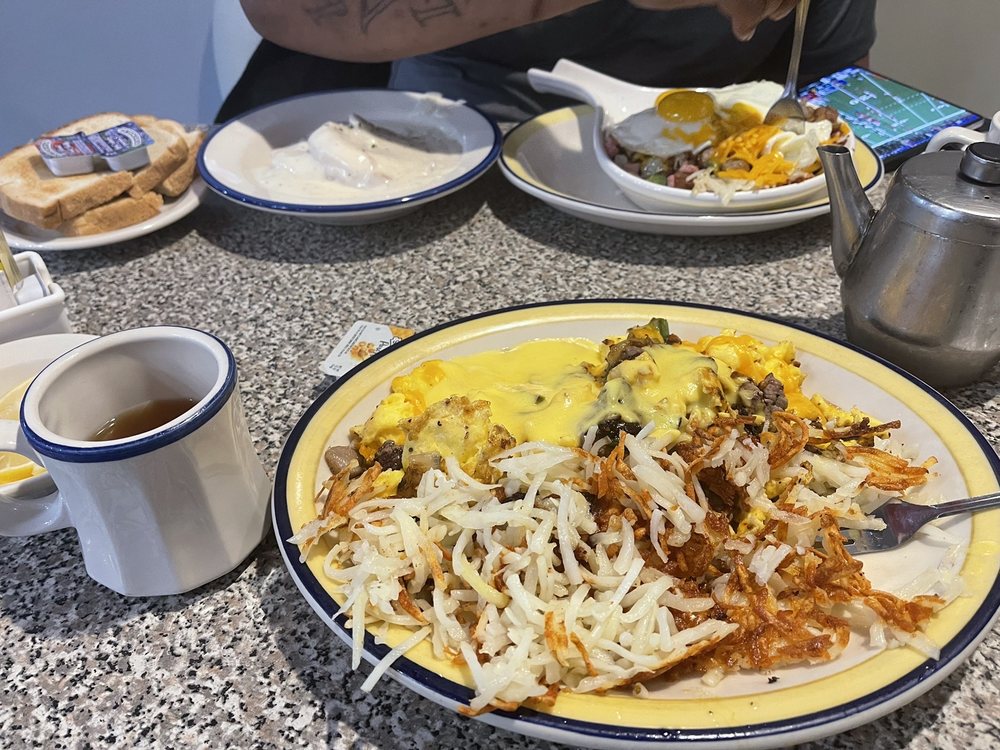 GUS’S DINER - 75 Photos & 135 Reviews - Diners - 630 N Westmount Dr ...