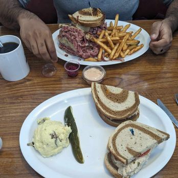 THE BAGEL DELI & RESTAURANT - Updated December 2024 - 763 Photos & 1217 ...