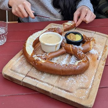 BERLINER PUB - Updated January 2025 - 756 Photos & 750 Reviews - 221 ...