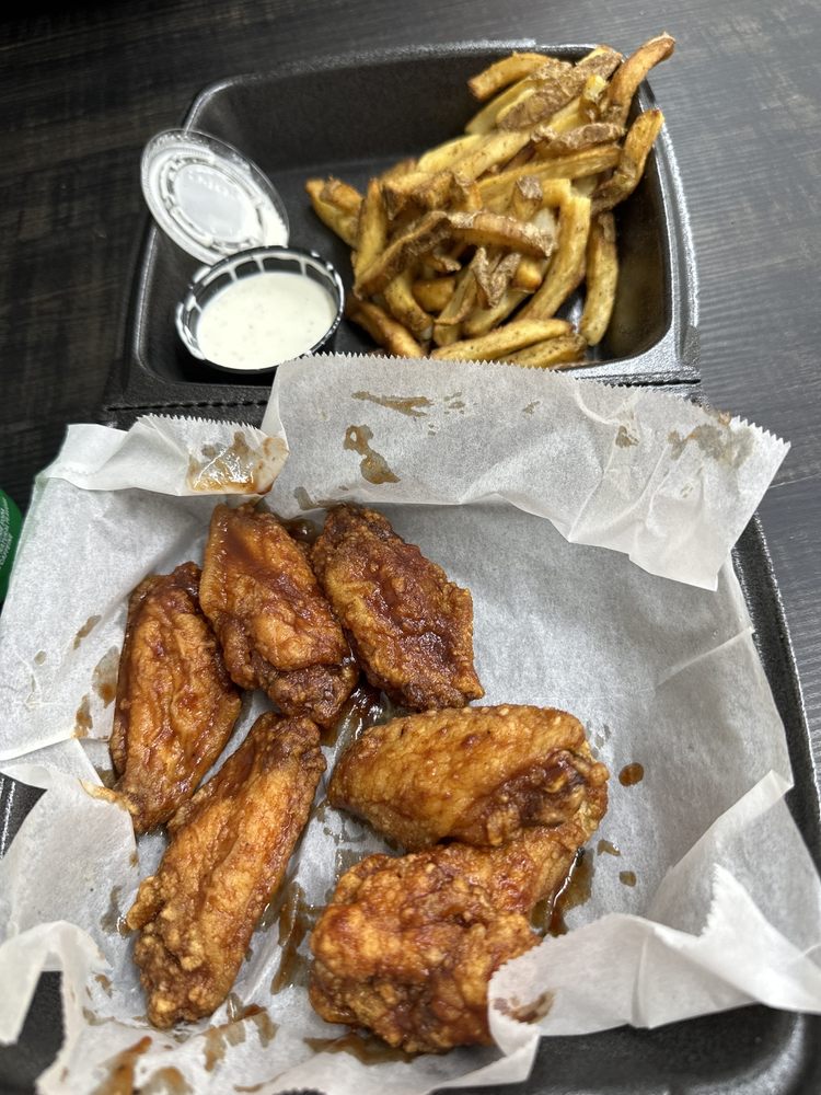 WING STATION - 77 Photos & 78 Reviews - 4821 Lj Pkwy, Sugar Land, Texas ...