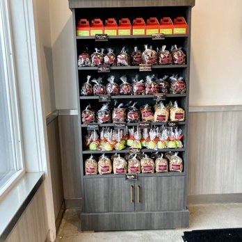 GARDEN GATE CANDY - Updated January 2026 - 32 Photos & 35 Reviews - 928 ...