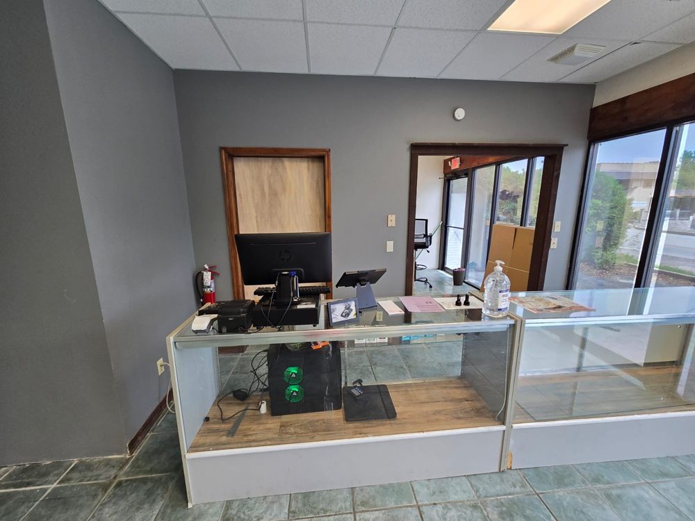 IPHONE EXPRESS - Updated December 2025 - 17 Photos - 709 Veterans Blvd ...