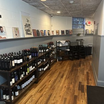 THE WHITE BULL - Updated April 2025 - 999 Photos & 472 Reviews - 123 E ...