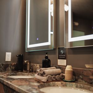 DRIP LUXURY FLOAT SPA - Updated July 2024 - 11 Photos - 134 Taunton Ave ...