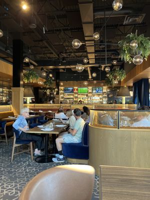 TABLE 51 - Updated December 2025 - 77 Photos & 30 Reviews - 5475 Rue ...