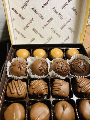 ANTHONY-THOMAS CANDY SHOPPE - Updated October 2025 - 495 Lazelle Rd ...