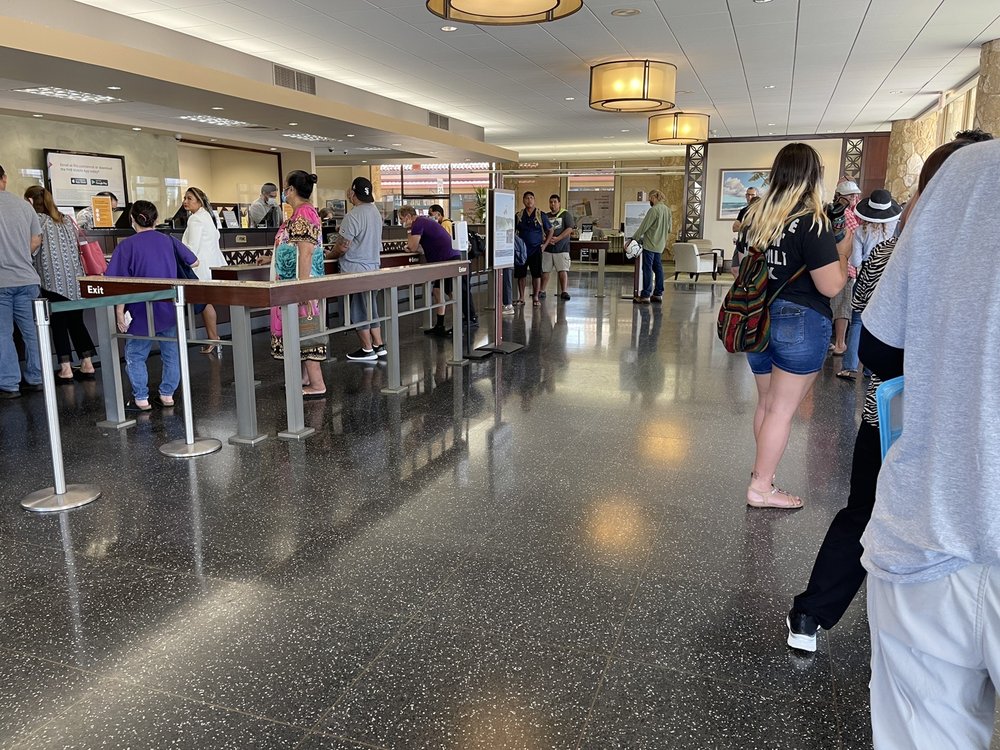 FIRST HAWAIIAN BANK - MAKIKI BRANCH - Updated January 2026 - 18 Photos ...
