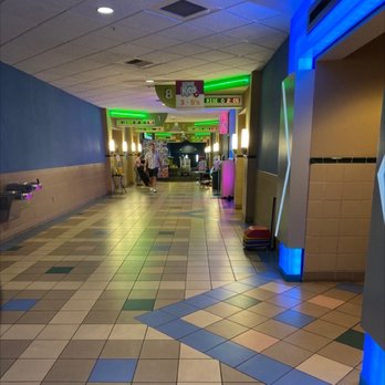 CMX LAKESIDE VILLAGE 18 & IMAX - Updated June 2024 - 112 Photos & 52 ...