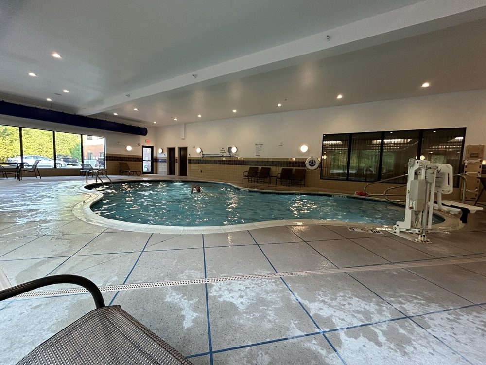 HOLIDAY INN EXPRESS & SUITES CAMBRIDGE - Updated May 2025 - 12 Photos ...