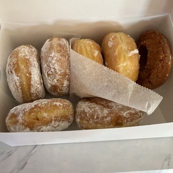 DAILY DONUTS - Updated October 2025 - 137 Photos & 186 Reviews - 1067 S ...