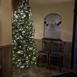 CENTER SQUARE TAVERN - Updated December 2025 - 126 Photos & 140 Reviews ...