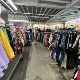 JUNKEE CLOTHING EXCHANGE - Updated December 2025 - 563 Photos & 409 ...