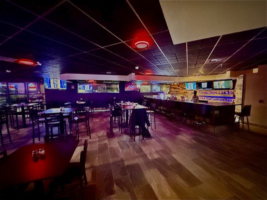 THE WOLF DEN BAR AND GRILL - Updated January 2026 - 90 Photos & 34 ...