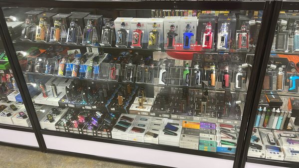 SMOKER’S PALACE SMOKE SHOP - Updated October 2025 - 6401 Airport Blvd ...