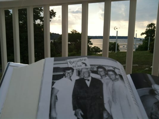 COLD SPRING HARBOR LIBRARY - Updated December 2025 - 17 Photos & 13 ...