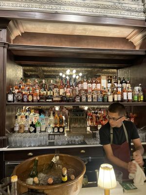 JAMES & MAIN - Updated January 2026 - 65 Photos & 60 Reviews - 1 Main ...