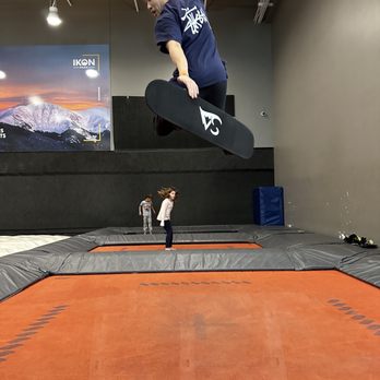 SNOBAHN - Updated December 2025 - 72 Photos & 56 Reviews - 6955 S York ...