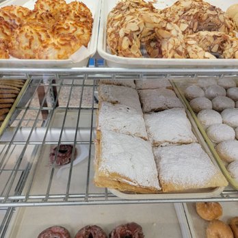 SUPERIOR BAKERY - 180 Photos & 293 Reviews - 2433 Hope Mills Rd ...