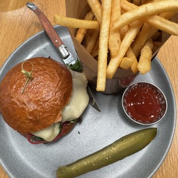 FERN BAR - Updated October 2024 - 733 Photos & 394 Reviews - 6780 Depot ...