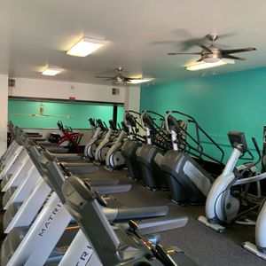 CHICO SPORTS CLUB - 59 Photos & 99 Reviews - 260 Cohasset Rd, Chico ...