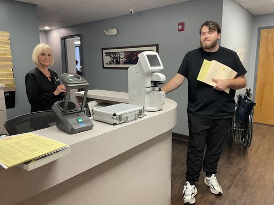 LEVENSON EYE ASSOCIATES - Updated September 2025 - 26 Reviews - 751 Oak ...