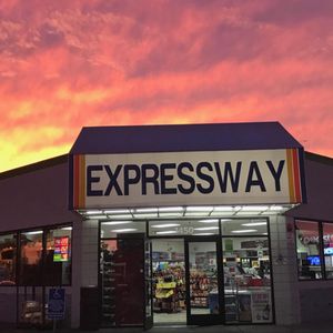 M & W MARKETS - Updated June 2025 - 900 SW 23rd St, Redmond, Oregon ...