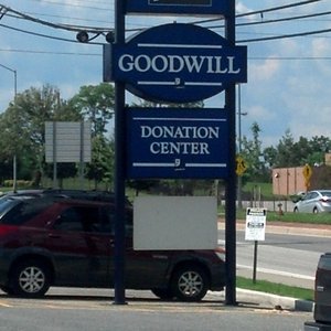 GOODWILL RETAIL STORE AND DONATION CENTER - 11 Photos & 22 Reviews ...