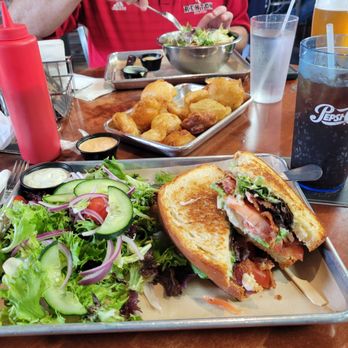 TWO DOGS TAPHOUSE - Updated July 2024 - 76 Photos & 86 Reviews - 401 NE ...