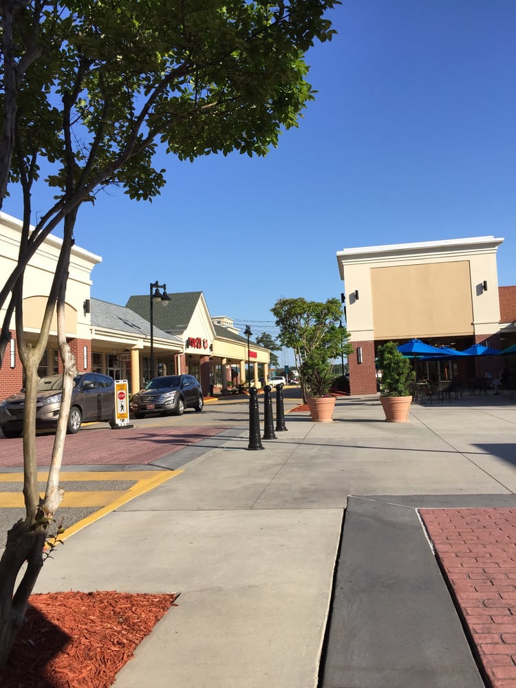 KENNETH COLE OUTLET - Updated September 2025 - 4635 Factory Store Blvd ...